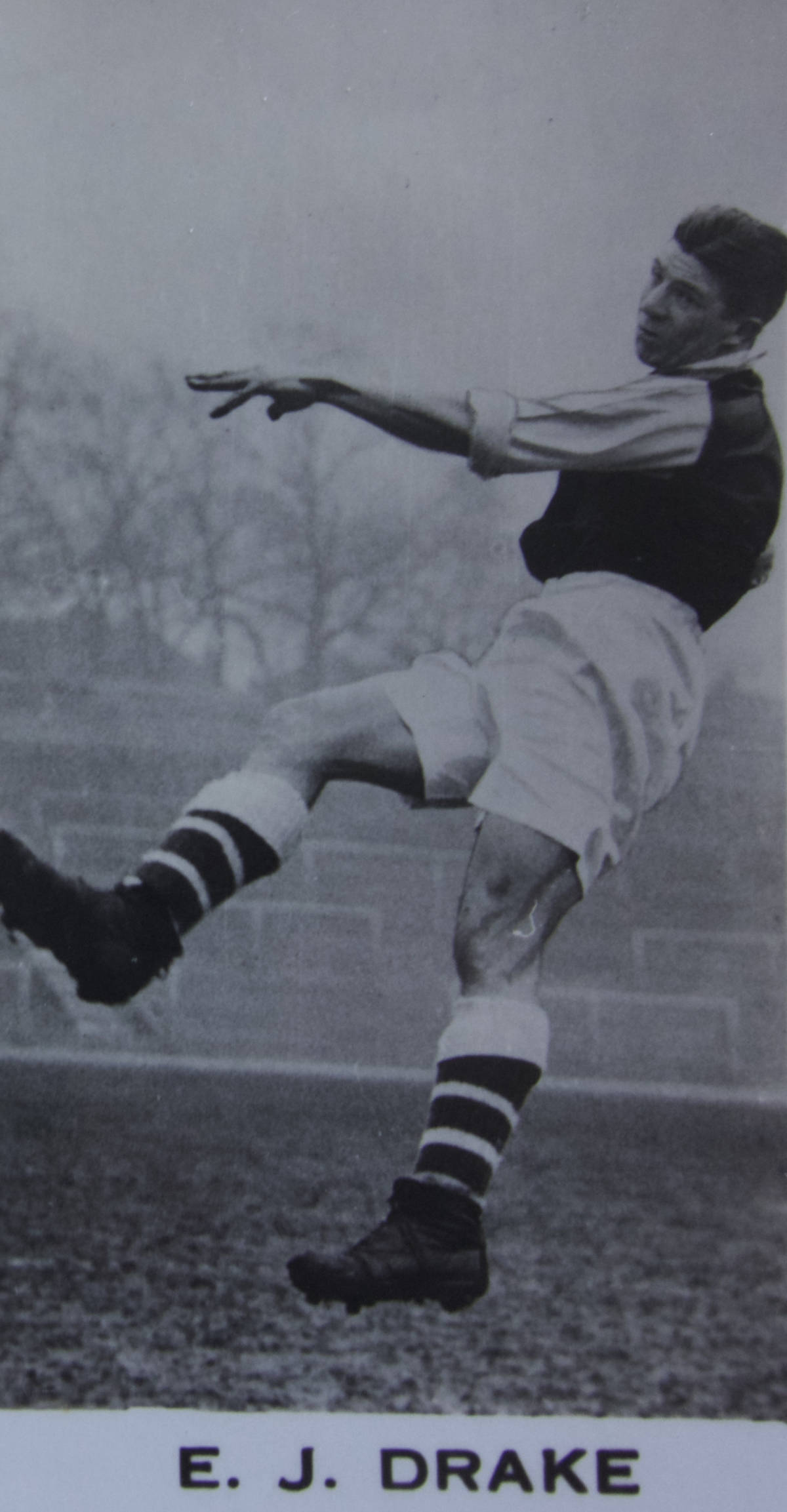 Drake Ted Image 1 Southampton 1932 - Vintage Footballers