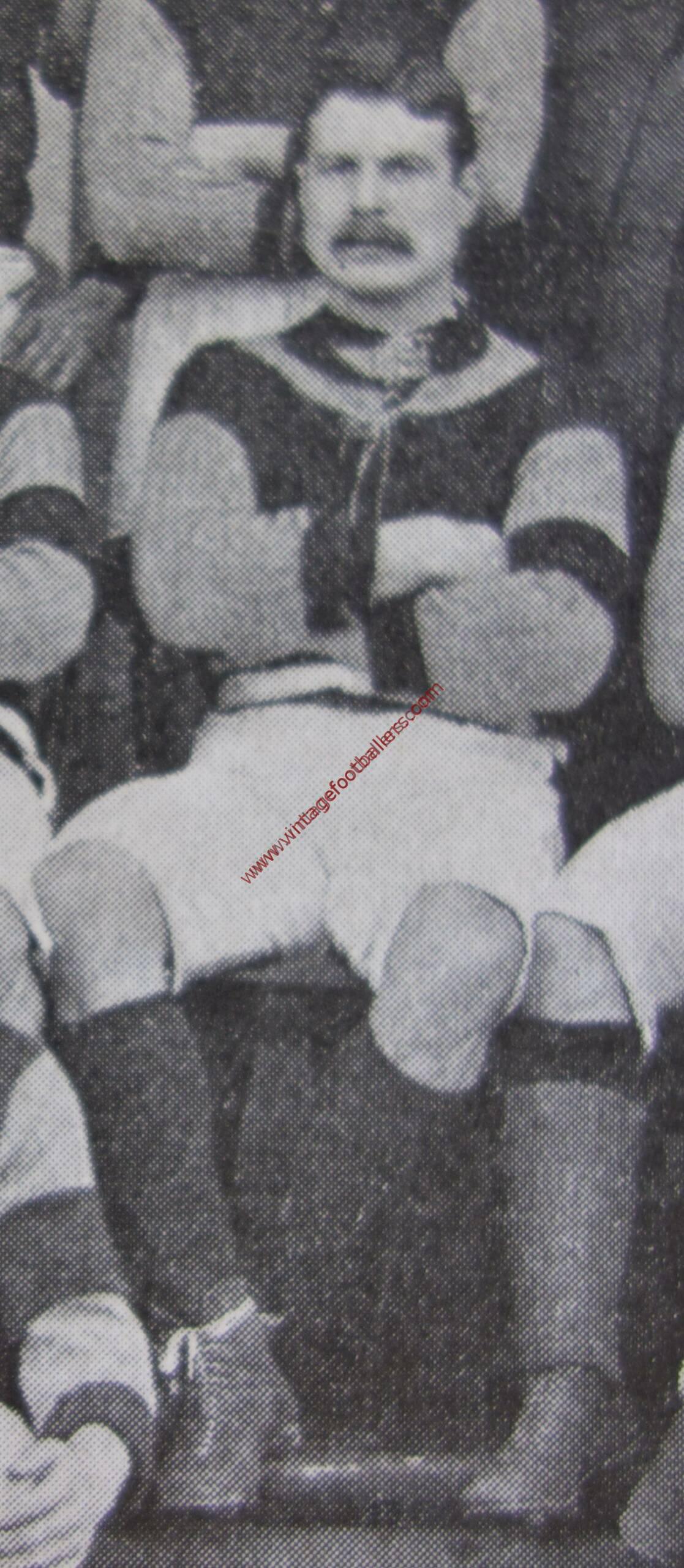 Hodgetts Dennis Image 2 Aston Villa 1895 - Vintage Footballers