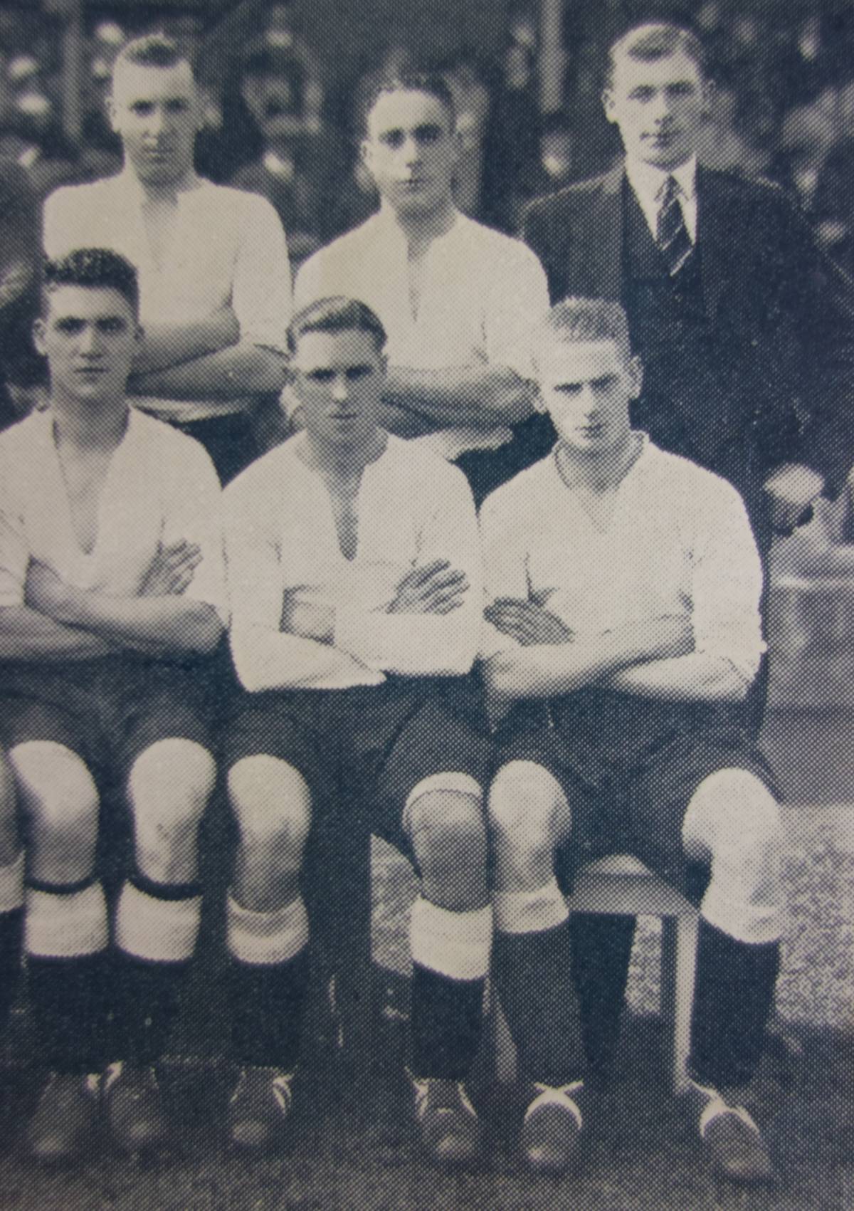 Neal Tom Image 1 Leeds United 1933 - Vintage Footballers