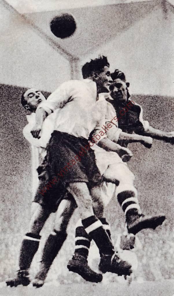 Beasley Pat Image 3 Arsenal 1934 - Vintage Footballers