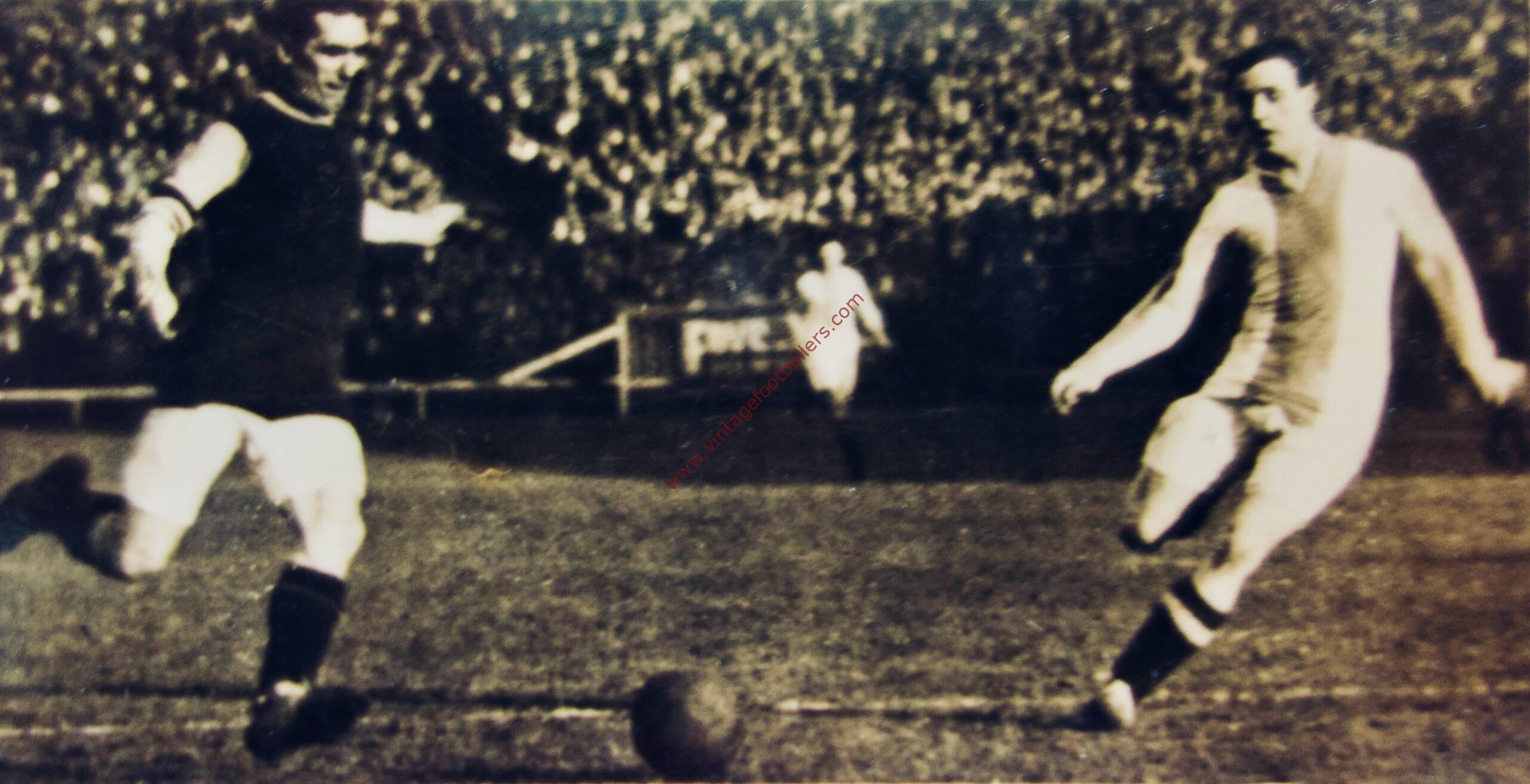 Watson Reginald "Bert" Image 2 Oldham Athletic 1922 - Vintage Footballers