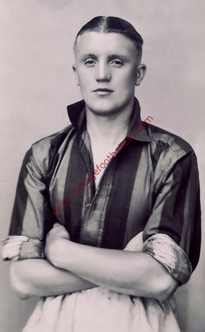 Shanks Bob Image 2 Crystal Palace 1938 - Vintage Footballers