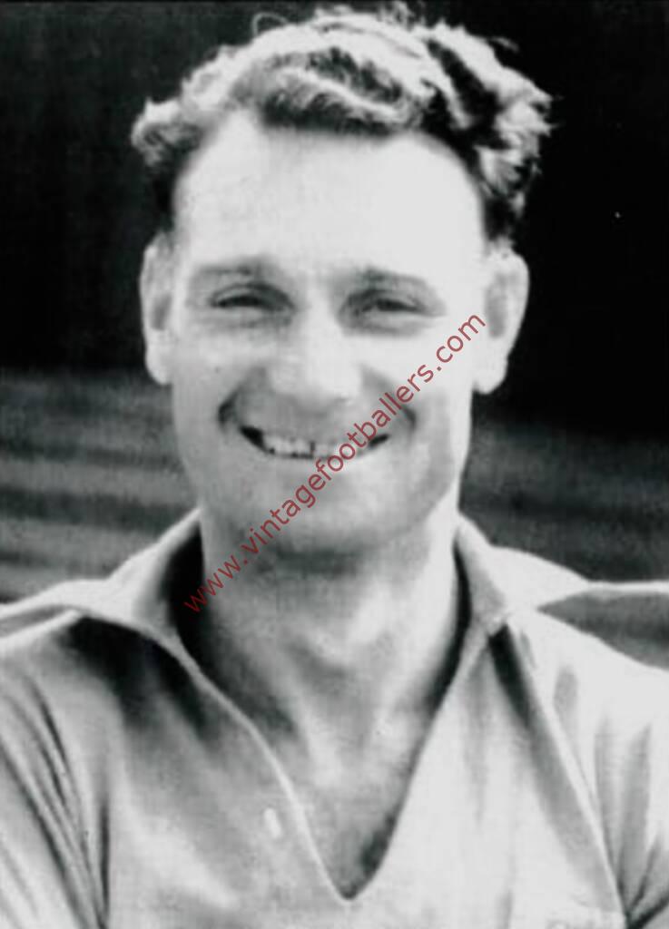 McCall Bob Image 2 Nottingham Forest 1947 - Vintage Footballers