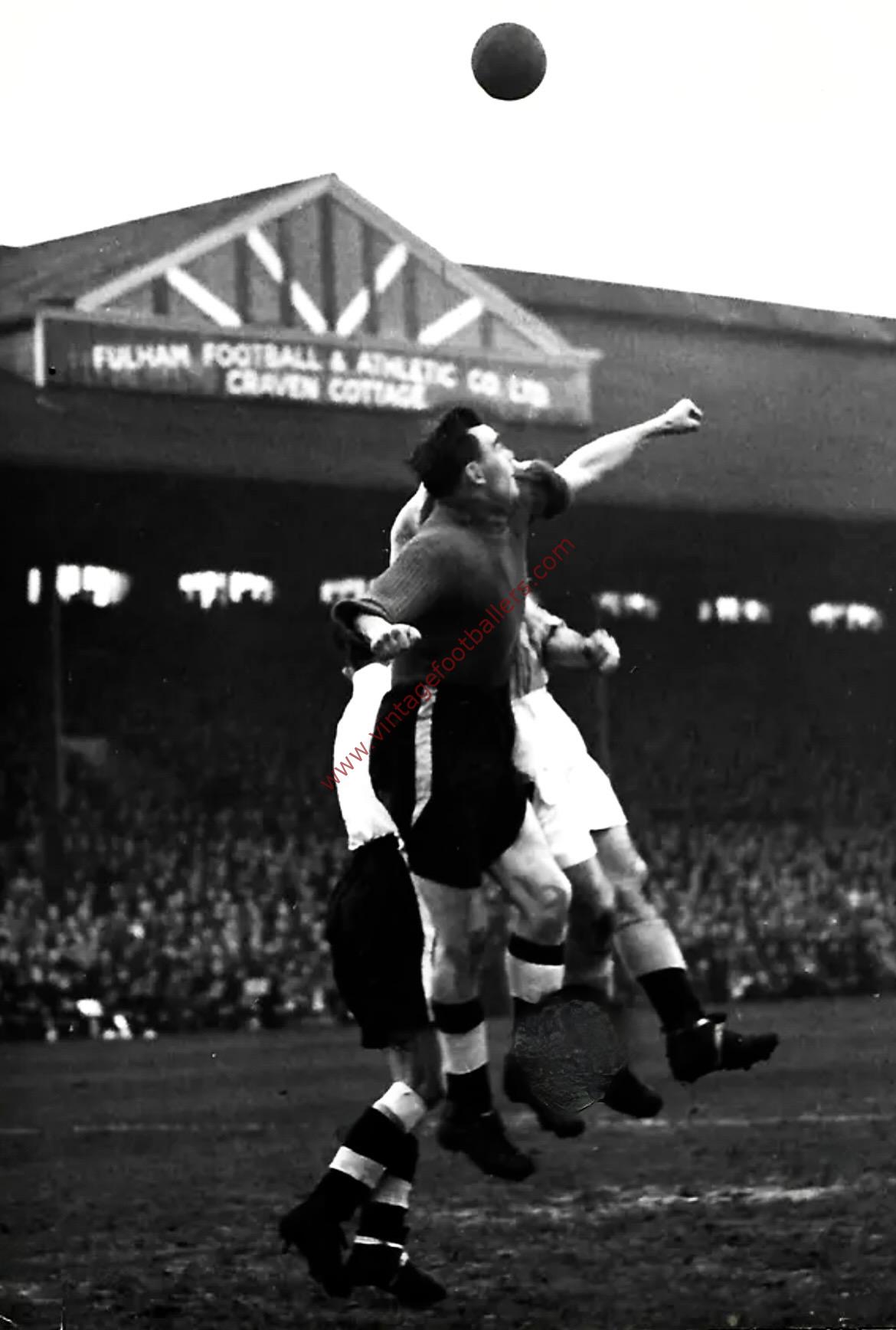 Kelly Hugh Image 3 Fulham 1950 - Vintage Footballers