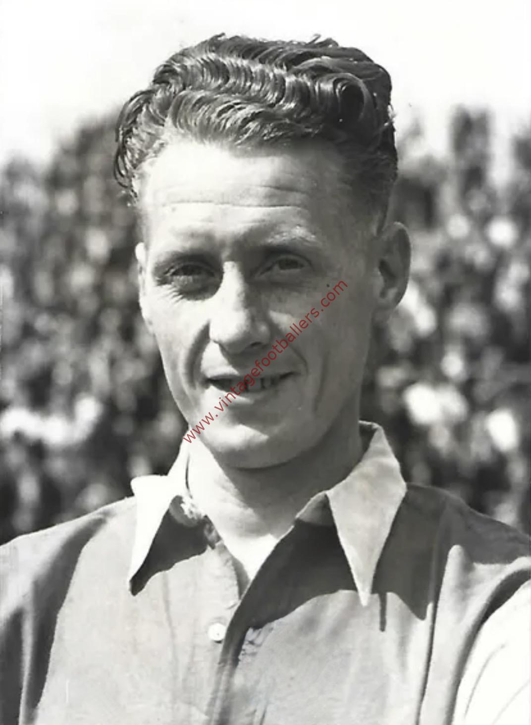 Macaulay Archie Image 3 Arsenal 1948 - Vintage Footballers
