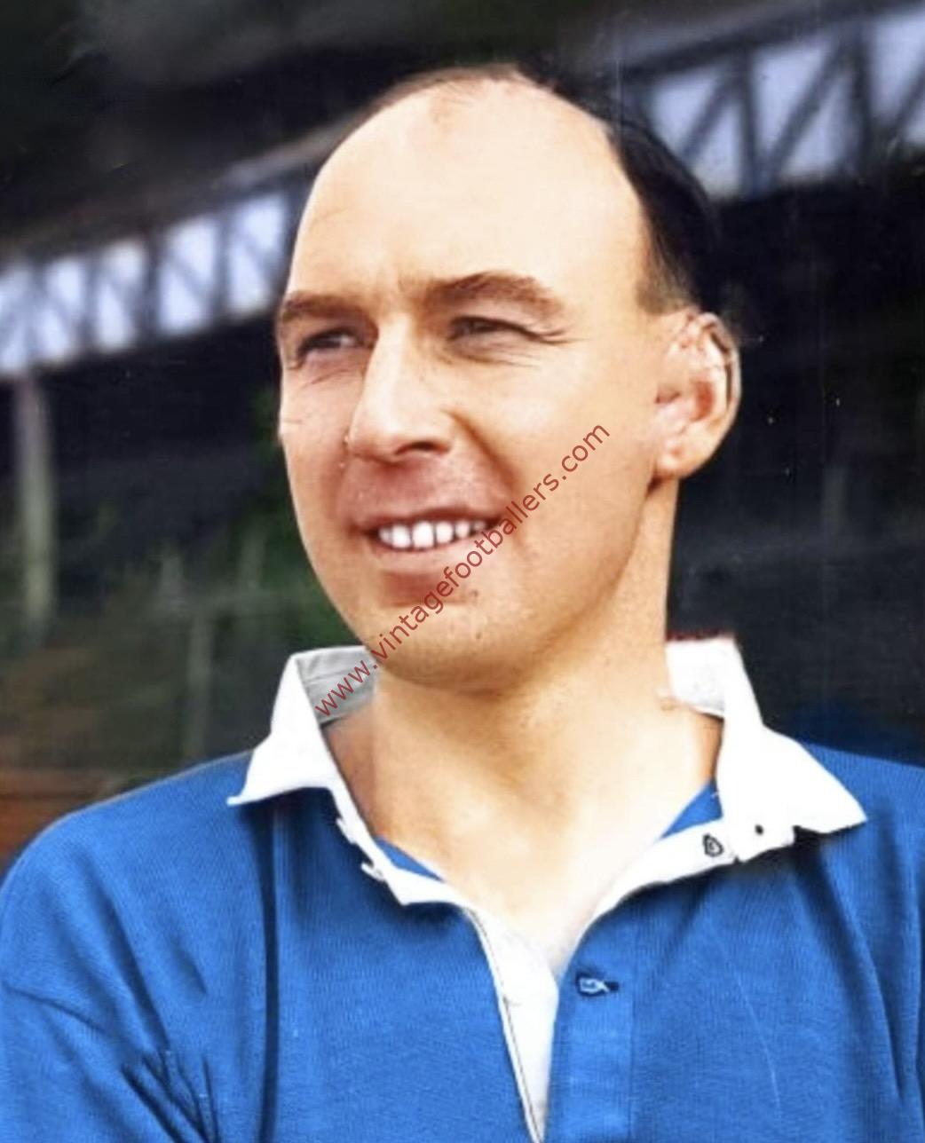 Rae Willie Image 2 Glasgow Rangers 1954 - Vintage Footballers