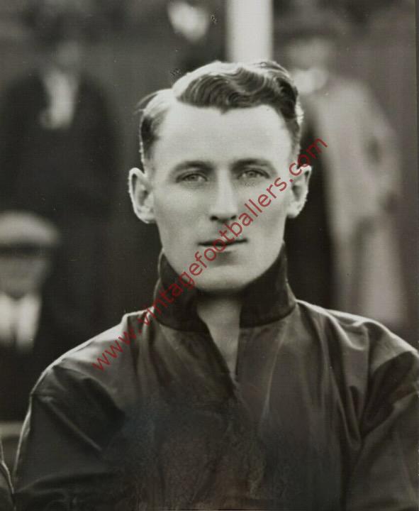 Postlethwaite Tom Image 1 Bradford Park Avenue 1934 - Vintage Footballers